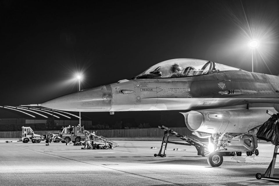 F-16 : entraînements à basse altitude et vols de nuit prolongés jusqu’à ...